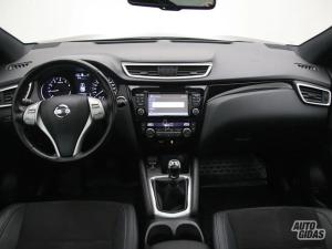 Brown Nissan Qashqai 2017 in Vilnius, with an engine capacity of 1.20 L and mileage of 137 thousand km for 10899 €, photo 3 on AUTOMOTO.COM.LV