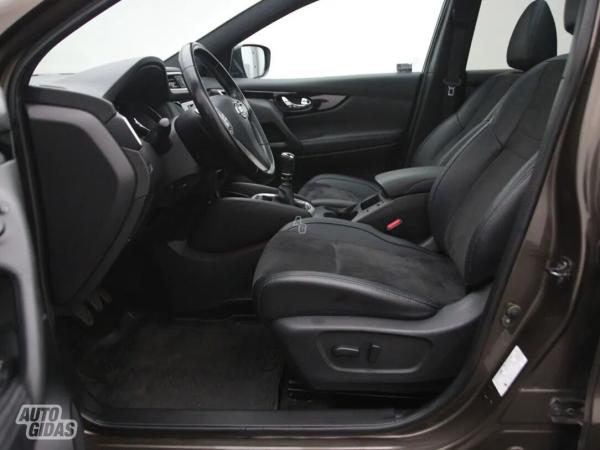 Brown Nissan Qashqai 2017 in Vilnius, with an engine capacity of 1.20 L and mileage of 137 thousand km for 10899 €, photo 4 on AUTOMOTO.COM.LV