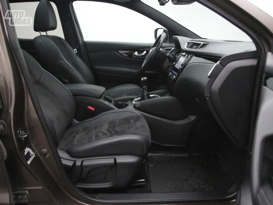 Brown Nissan Qashqai 2017 in Vilnius, with an engine capacity of 1.20 L and mileage of 137 thousand km for 10899 €, photo 15 on AUTOMOTO.COM.LV