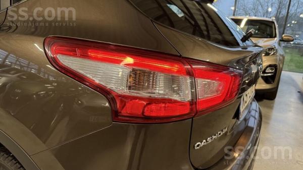 Brown Nissan Qashqai 2017 in Riga, with an engine capacity of 1.20 L and mileage of 106 thousand km for 7900 €, photo 9 on AUTOMOTO.COM.LV
