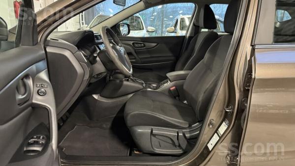 Brown Nissan Qashqai 2017 in Riga, with an engine capacity of 1.20 L and mileage of 106 thousand km for 7900 €, photo 10 on AUTOMOTO.COM.LV