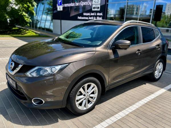 Brown Nissan Qashqai 2017 in Vilnius, with an engine capacity of 1.20 L and mileage of 140 thousand km for 9300 €, photo 1 on AUTOMOTO.COM.LV