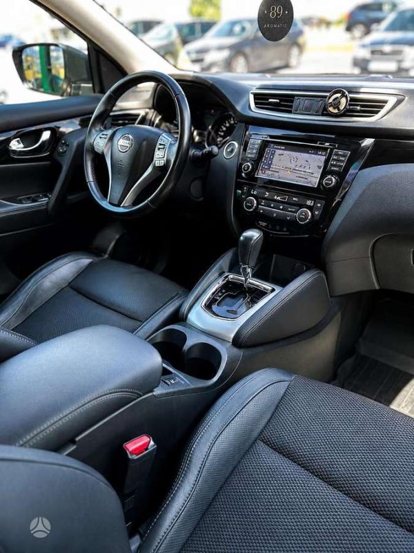 Brown Nissan Qashqai 2017 in Vilnius, with an engine capacity of 1.20 L and mileage of 140 thousand km for 9300 €, photo 2 on AUTOMOTO.COM.LV