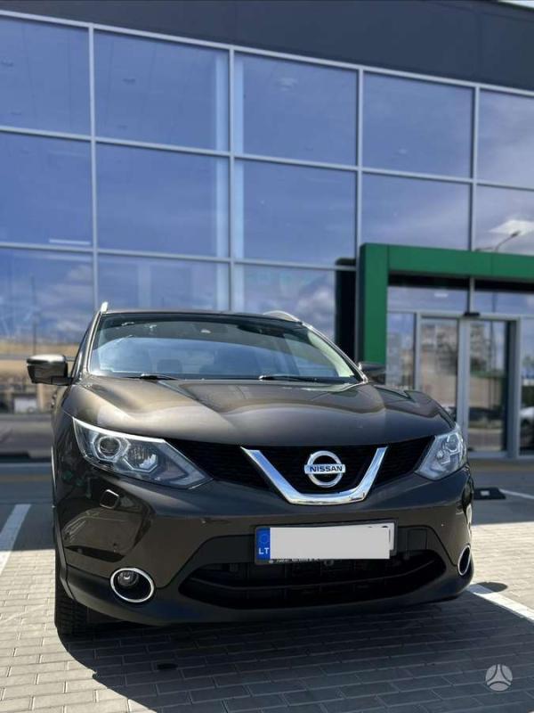 Brown Nissan Qashqai 2017 in Vilnius, with an engine capacity of 1.20 L and mileage of 140 thousand km for 9300 €, photo 4 on AUTOMOTO.COM.LV