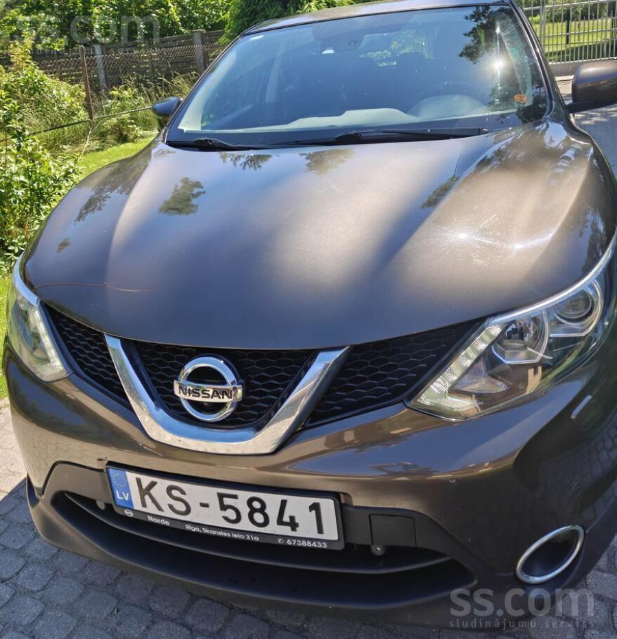Brown Nissan Qashqai 2017 in Riga, with an engine capacity of 1.60 L and mileage of 140 thousand km for 9300 €, photo 1 on AUTOMOTO.COM.LV