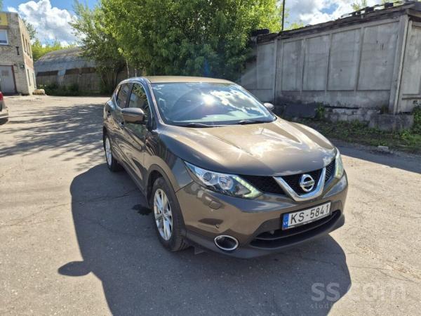 Brown Nissan Qashqai 2017 in Riga, with an engine capacity of 1.60 L and mileage of 140 thousand km for 9990 €, photo 2 on AUTOMOTO.COM.LV