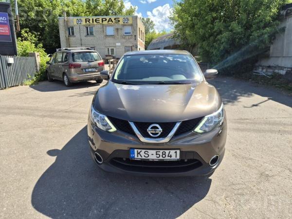 Brown Nissan Qashqai 2017 in Riga, with an engine capacity of 1.60 L and mileage of 140 thousand km for 9990 €, photo 3 on AUTOMOTO.COM.LV