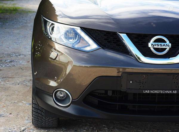 Brown Nissan Qashqai 2017 in Kretinga, with an engine capacity of 1.46 L and mileage of 117 thousand km for 9799 €, photo 4 on AUTOMOTO.COM.LV