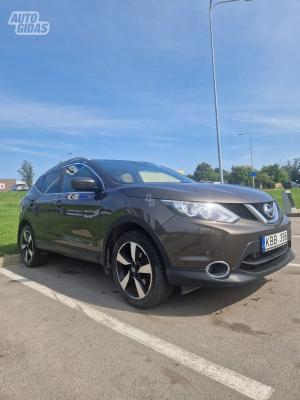 Brown Nissan Qashqai 2017 in Vilnius, with an engine capacity of 1.20 L and mileage of 155 thousand km for 8500 €, photo  on AUTOMOTO.COM.LV