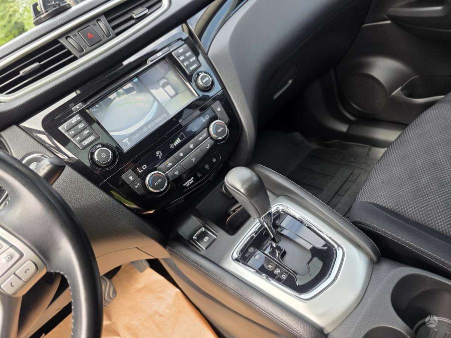Brown Nissan Qashqai 2017 in Radviliskis, with an engine capacity of 1.20 L and mileage of 135 thousand km for 8200 €, photo 16 on AUTOMOTO.COM.LV