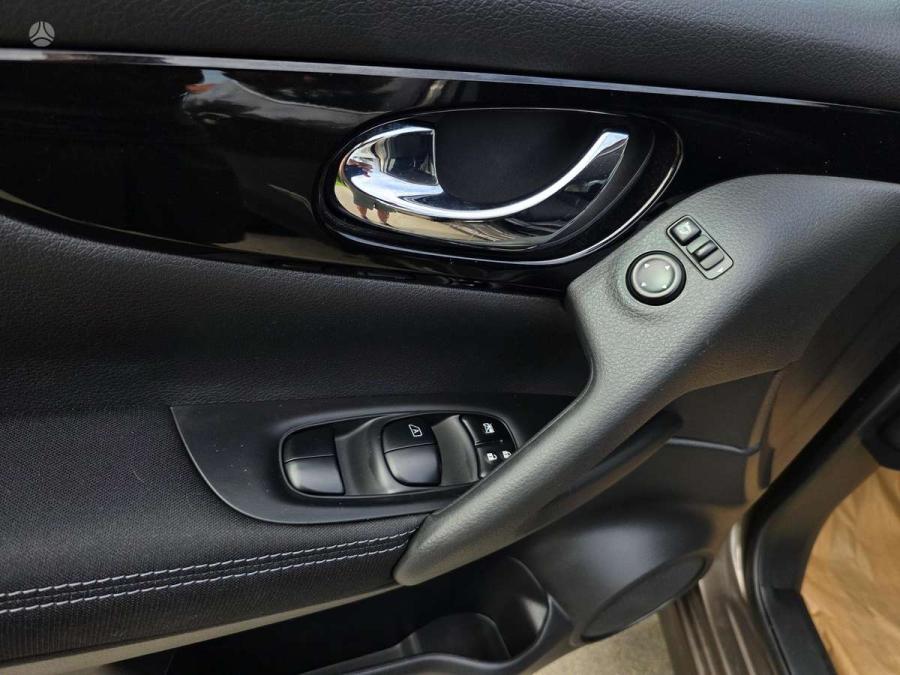 Brown Nissan Qashqai 2017 in Radviliskis, with an engine capacity of 1.20 L and mileage of 135 thousand km for 8200 €, photo 17 on AUTOMOTO.COM.LV