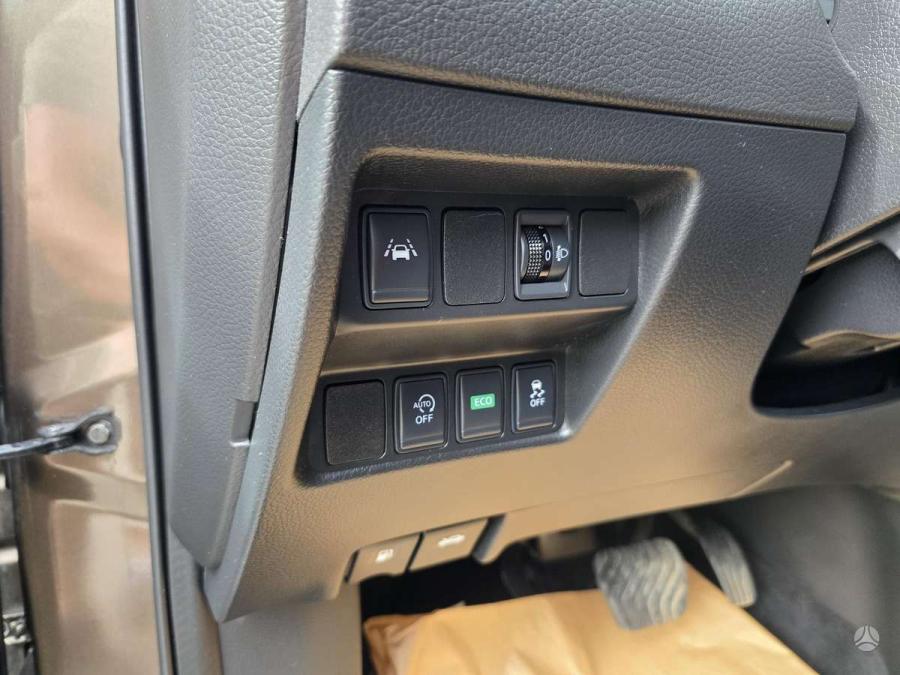 Brown Nissan Qashqai 2017 in Radviliskis, with an engine capacity of 1.20 L and mileage of 135 thousand km for 8200 €, photo 18 on AUTOMOTO.COM.LV