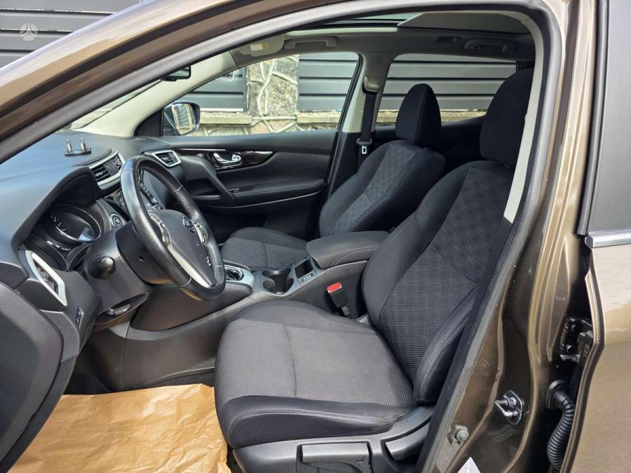 Brown Nissan Qashqai 2017 in Radviliskis, with an engine capacity of 1.20 L and mileage of 135 thousand km for 8200 €, photo 22 on AUTOMOTO.COM.LV