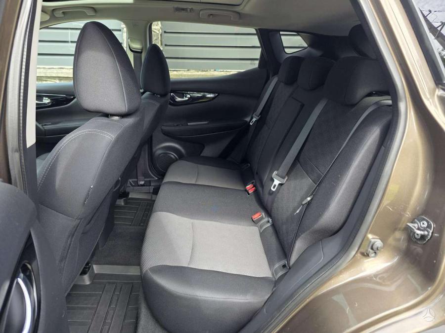 Brown Nissan Qashqai 2017 in Radviliskis, with an engine capacity of 1.20 L and mileage of 135 thousand km for 8200 €, photo 24 on AUTOMOTO.COM.LV