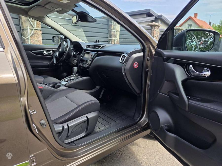 Brown Nissan Qashqai 2017 in Radviliskis, with an engine capacity of 1.20 L and mileage of 135 thousand km for 8200 €, photo 25 on AUTOMOTO.COM.LV
