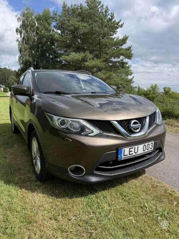 Brown Nissan Qashqai 2017 in Kaunas, with an engine capacity of 1.20 L and mileage of 119 thousand km for 5200 €, photo 1 on AUTOMOTO.COM.LV
