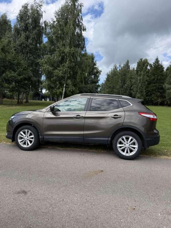 Brown Nissan Qashqai 2017 in Kaunas, with an engine capacity of 1.20 L and mileage of 119 thousand km for 5200 €, photo 4 on AUTOMOTO.COM.LV