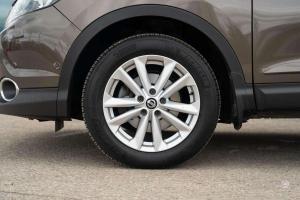 Brown Nissan Qashqai 2017 in Vilnius, with an engine capacity of 1.20 L and mileage of 85 thousand km for 10950 €, photo 10 on AUTOMOTO.COM.LV