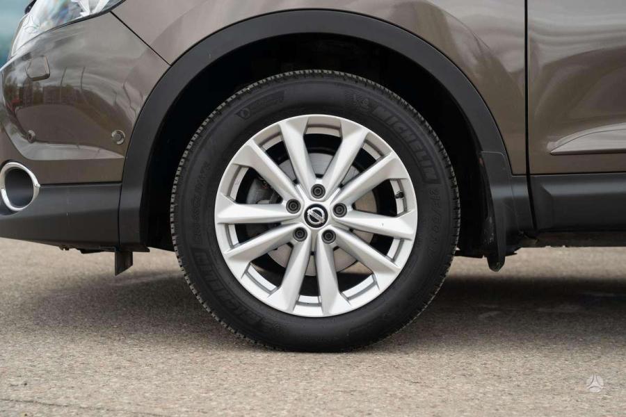 Brown Nissan Qashqai 2017 in Vilnius, with an engine capacity of 1.20 L and mileage of 85 thousand km for 10950 €, photo 10 on AUTOMOTO.COM.LV