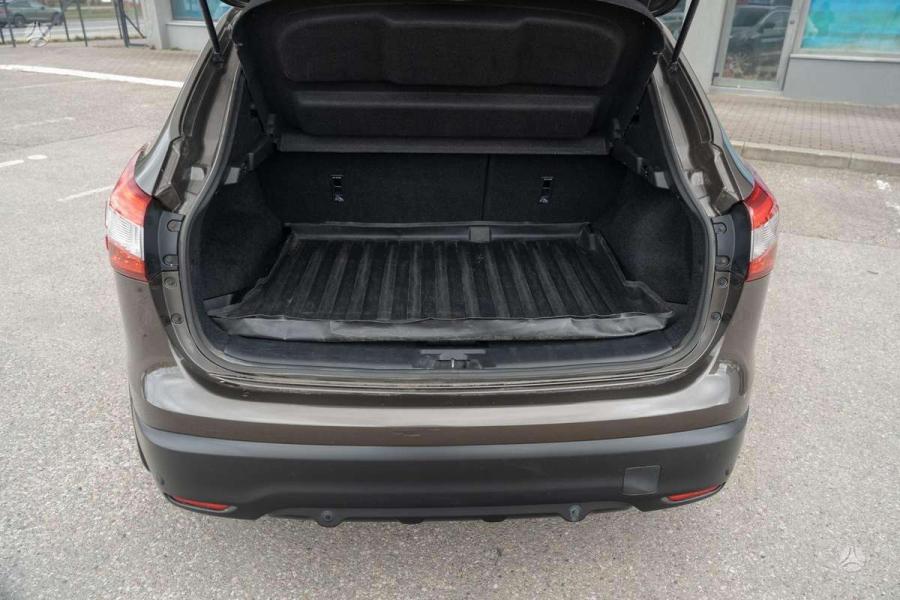 Brown Nissan Qashqai 2017 in Vilnius, with an engine capacity of 1.20 L and mileage of 85 thousand km for 10950 €, photo 14 on AUTOMOTO.COM.LV