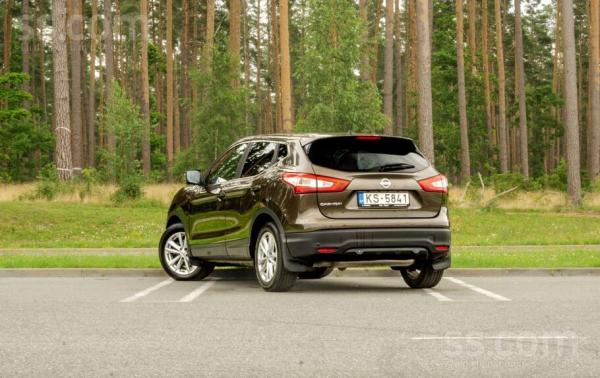 Nissan Qashqai 2017 Rīga vietnē Brūns Nissan Qashqai 2017 Rīga, ar dzinēja tilpumu 1.60 L un nobraukumu 140 tūkst. km par 8590 €, foto 9 vietnē AUTOMOTO.COM.LV