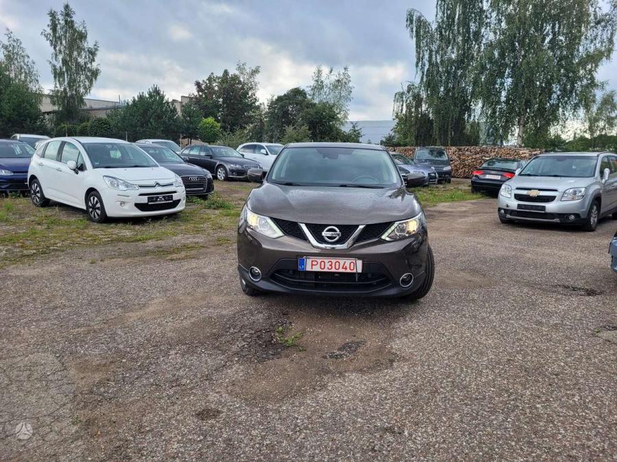 Brown Nissan Qashqai 2017 in Telschi, with an engine capacity of 1.20 L and mileage of 160 thousand km for 6450 €, photo 4 on AUTOMOTO.COM.LV