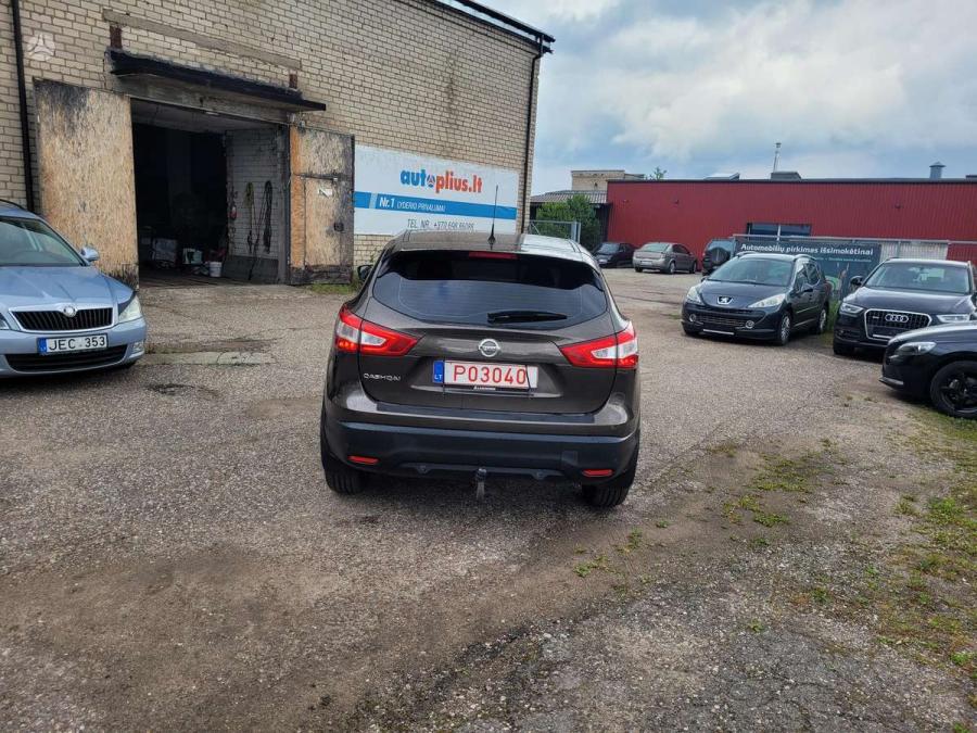 Brown Nissan Qashqai 2017 in Telschi, with an engine capacity of 1.20 L and mileage of 160 thousand km for 6450 €, photo 8 on AUTOMOTO.COM.LV