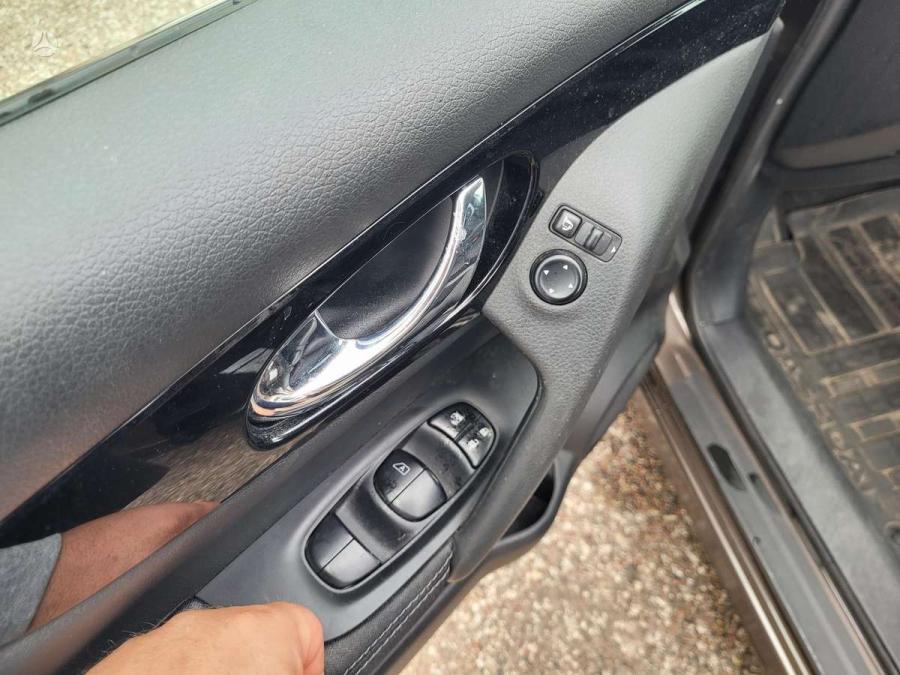 Brown Nissan Qashqai 2017 in Telschi, with an engine capacity of 1.20 L and mileage of 160 thousand km for 6450 €, photo 17 on AUTOMOTO.COM.LV