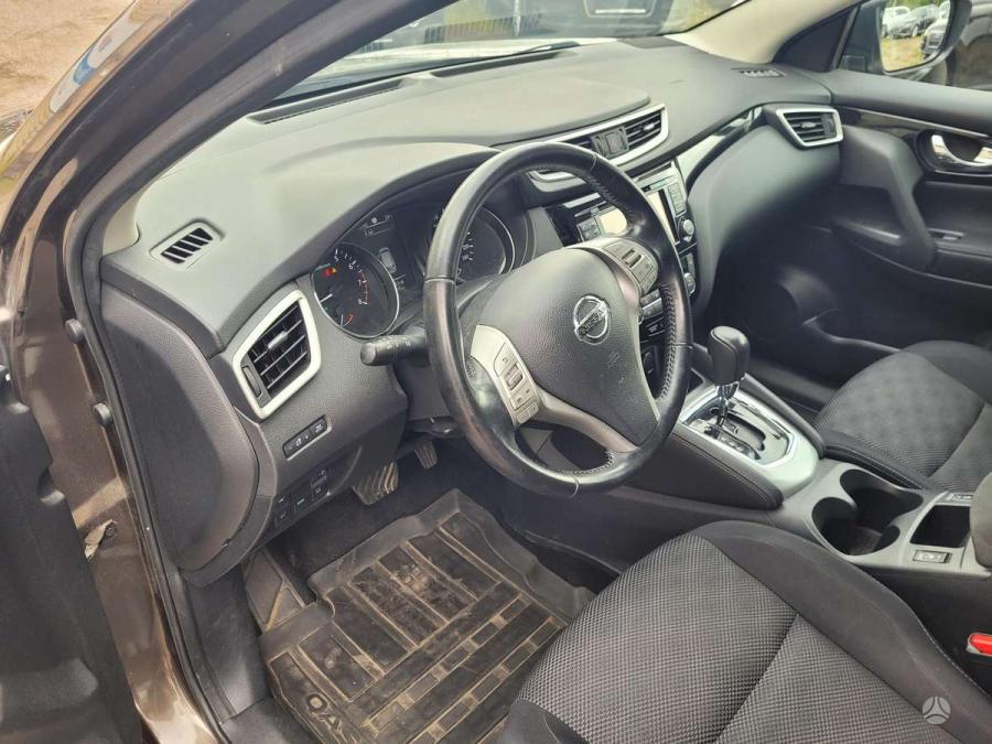 Brown Nissan Qashqai 2017 in Telschi, with an engine capacity of 1.20 L and mileage of 160 thousand km for 6450 €, photo 18 on AUTOMOTO.COM.LV