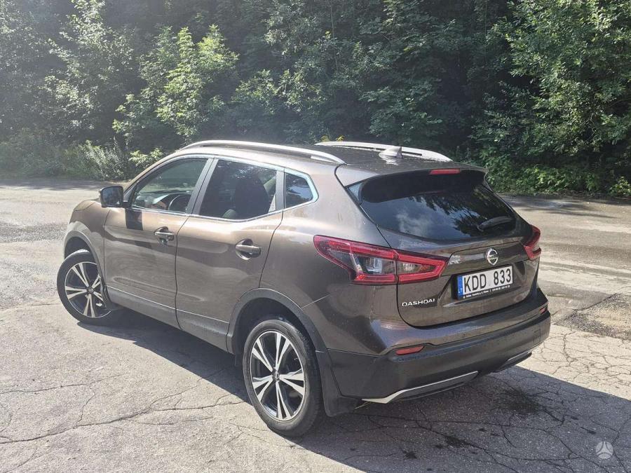 Brūns Nissan Qashqai 2017 Viļņa, ar dzinēja tilpumu 1.60 L un nobraukumu 173 tūkst. km par 13000 €, foto 12 vietnē AUTOMOTO.COM.LV