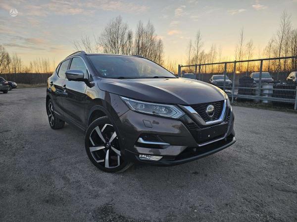 Brown Nissan Qashqai 2018 in Pakruojis, with an engine capacity of 1.20 L and mileage of 176 thousand km for 9900 €, photo 2 on AUTOMOTO.COM.LV