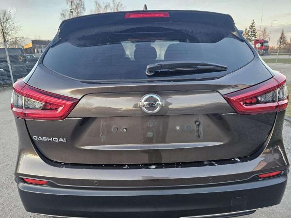 Brown Nissan Qashqai 2018 in Pakruojis, with an engine capacity of 1.20 L and mileage of 176 thousand km for 9900 €, photo 5 on AUTOMOTO.COM.LV
