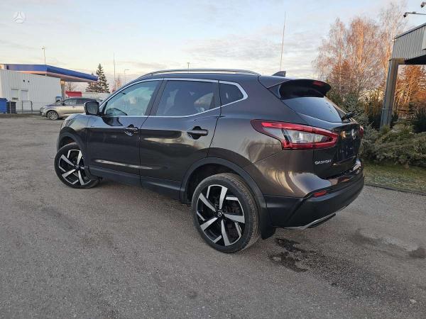 Brown Nissan Qashqai 2018 in Pakruojis, with an engine capacity of 1.20 L and mileage of 176 thousand km for 9900 €, photo 6 on AUTOMOTO.COM.LV