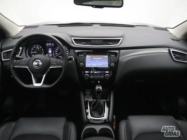 Brown Nissan Qashqai 2018 in Vilnius, with an engine capacity of 1.20 L and mileage of 109 thousand km for 14799 €, photo 2 on AUTOMOTO.COM.LV