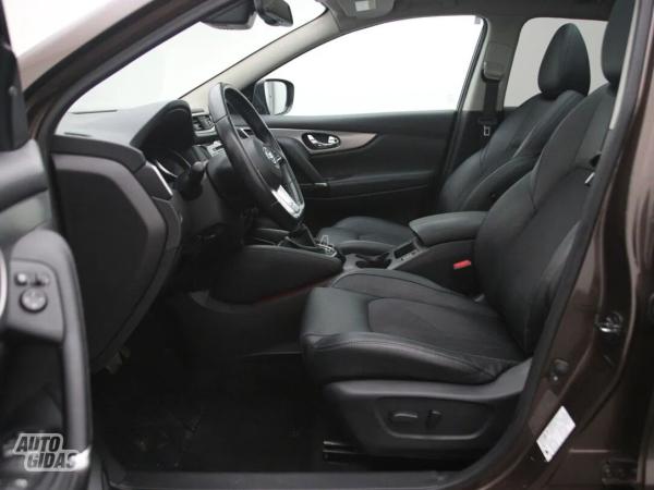 Brown Nissan Qashqai 2018 in Vilnius, with an engine capacity of 1.20 L and mileage of 109 thousand km for 14799 €, photo 4 on AUTOMOTO.COM.LV