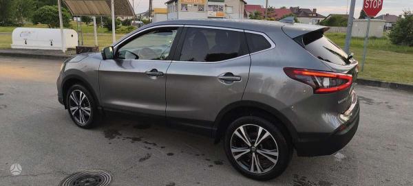 Brown Nissan Qashqai 2018 in Taurage, with an engine capacity of 1.20 L and mileage of 101 thousand km for 9900 €, photo 2 on AUTOMOTO.COM.LV