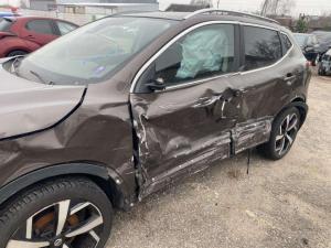 Brown Nissan Qashqai 2018 in Radviliskis, with an engine capacity of 1.46 L and mileage of 191 thousand km for 7950 €, photo 9 on AUTOMOTO.COM.LV