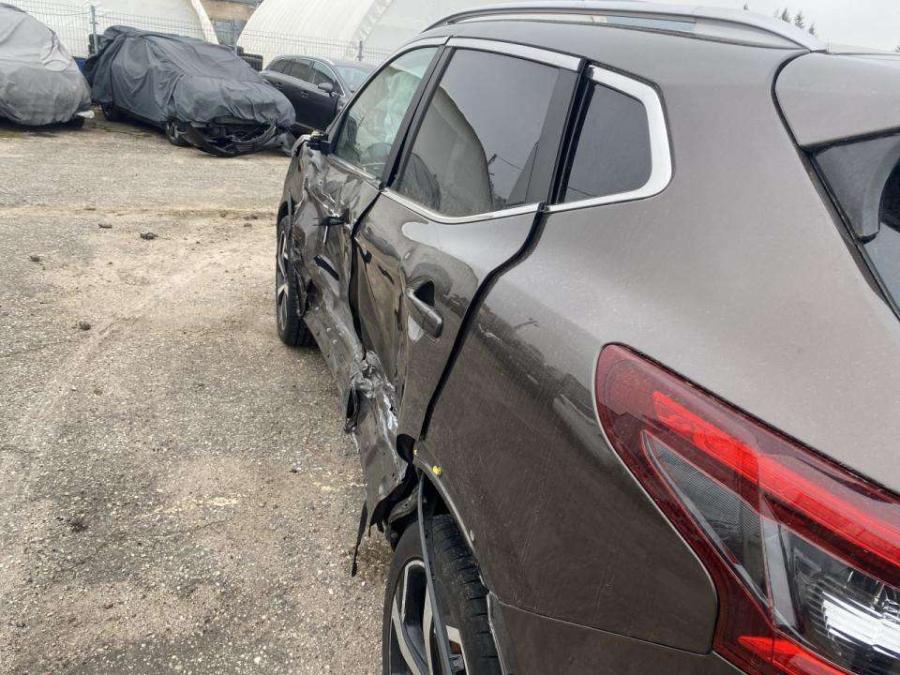 Brown Nissan Qashqai 2018 in Radviliskis, with an engine capacity of 1.46 L and mileage of 191 thousand km for 7950 €, photo 14 on AUTOMOTO.COM.LV