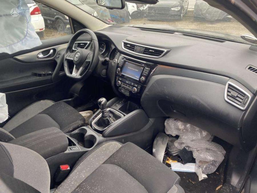 Brown Nissan Qashqai 2018 in Radviliskis, with an engine capacity of 1.46 L and mileage of 191 thousand km for 7950 €, photo 16 on AUTOMOTO.COM.LV