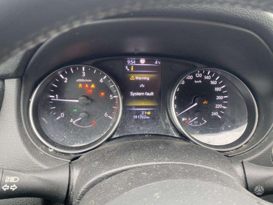 Brown Nissan Qashqai 2018 in Radviliskis, with an engine capacity of 1.46 L and mileage of 191 thousand km for 7950 €, photo 21 on AUTOMOTO.COM.LV