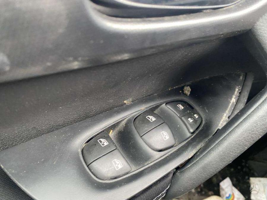 Brown Nissan Qashqai 2018 in Radviliskis, with an engine capacity of 1.46 L and mileage of 191 thousand km for 7950 €, photo 22 on AUTOMOTO.COM.LV