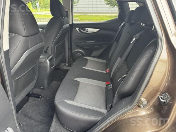 Brown Nissan Qashqai 2018 in Riga, with an engine capacity of 1.20 L and mileage of 141 thousand km for 10900 €, photo 11 on AUTOMOTO.COM.LV
