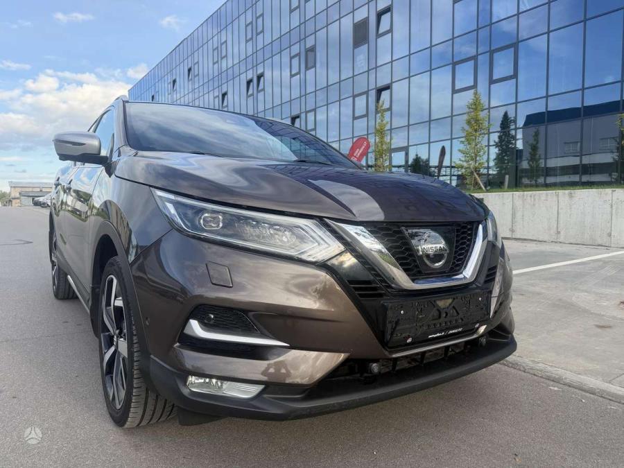 Brown Nissan Qashqai 2018 in Panevezys, with an engine capacity of 1.62 L and mileage of 203 thousand km for 11200 €, photo 6 on AUTOMOTO.COM.LV