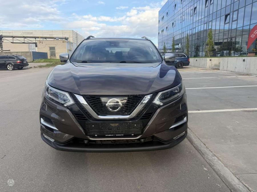 Brown Nissan Qashqai 2018 in Panevezys, with an engine capacity of 1.62 L and mileage of 203 thousand km for 11200 €, photo 7 on AUTOMOTO.COM.LV