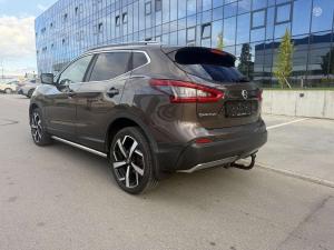 Brown Nissan Qashqai 2018 in Panevezys, with an engine capacity of 1.62 L and mileage of 203 thousand km for 11200 €, photo 8 on AUTOMOTO.COM.LV