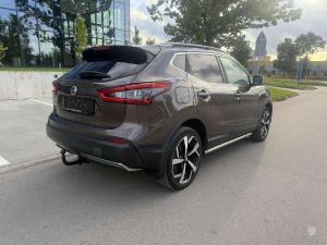 Brown Nissan Qashqai 2018 in Panevezys, with an engine capacity of 1.62 L and mileage of 203 thousand km for 11200 €, photo 9 on AUTOMOTO.COM.LV