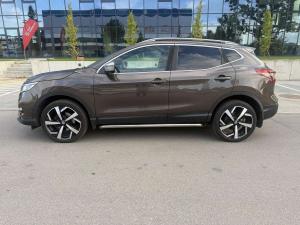 Brown Nissan Qashqai 2018 in Panevezys, with an engine capacity of 1.62 L and mileage of 203 thousand km for 11200 €, photo 12 on AUTOMOTO.COM.LV