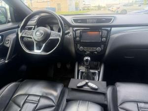 Brown Nissan Qashqai 2018 in Panevezys, with an engine capacity of 1.62 L and mileage of 203 thousand km for 11200 €, photo 14 on AUTOMOTO.COM.LV