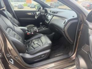 Brown Nissan Qashqai 2018 in Panevezys, with an engine capacity of 1.62 L and mileage of 203 thousand km for 11200 €, photo 15 on AUTOMOTO.COM.LV