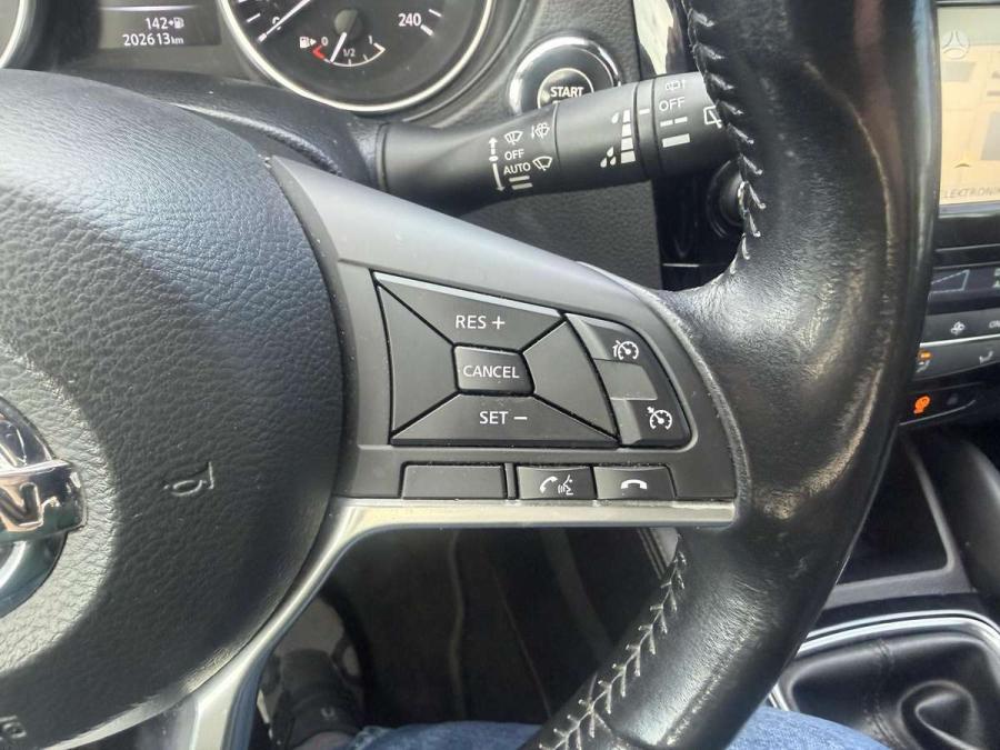 Brown Nissan Qashqai 2018 in Panevezys, with an engine capacity of 1.62 L and mileage of 203 thousand km for 11200 €, photo 24 on AUTOMOTO.COM.LV